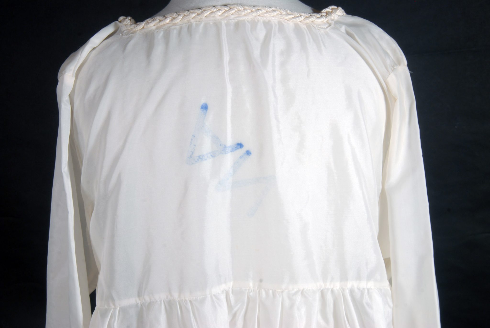 Military silk and resourceful fashion during World War Two - Air Force ...