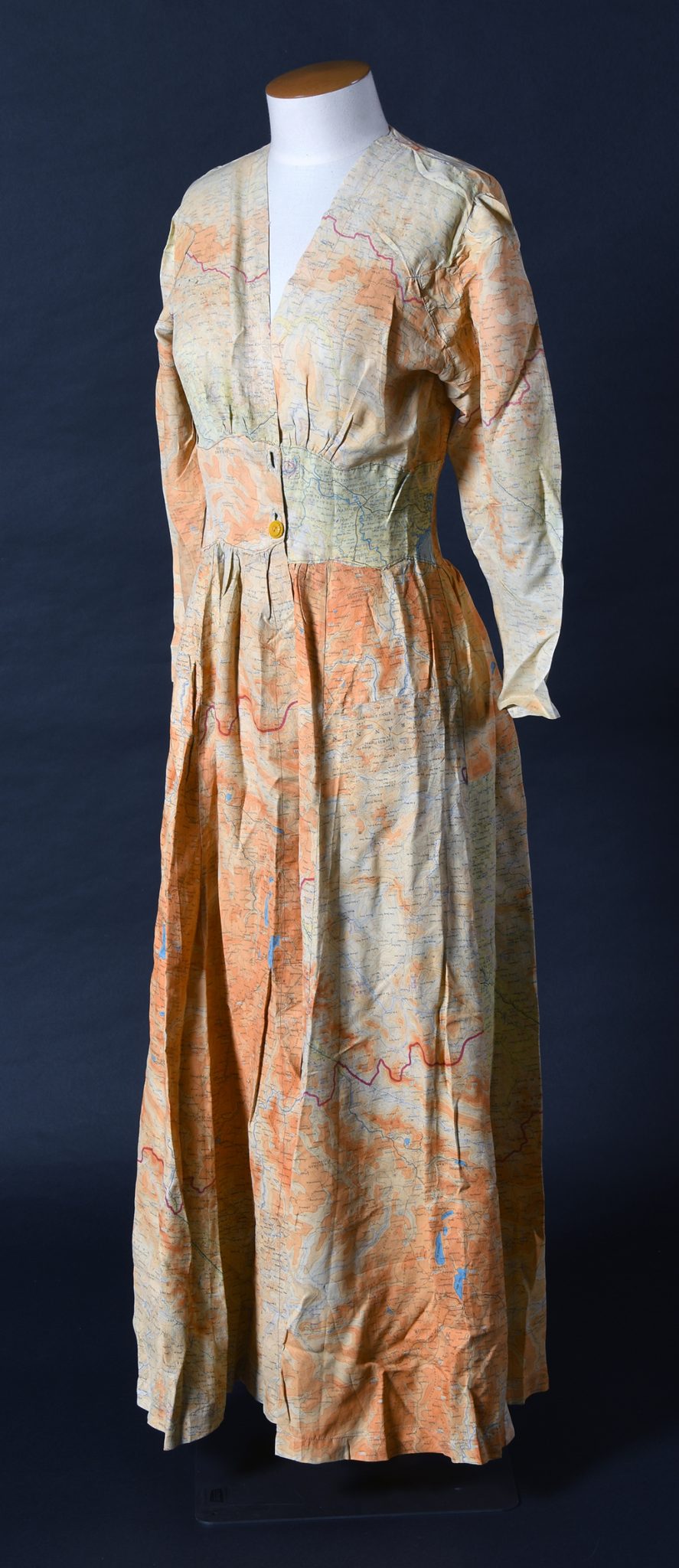 Military silk and resourceful fashion during World War Two - Air Force ...