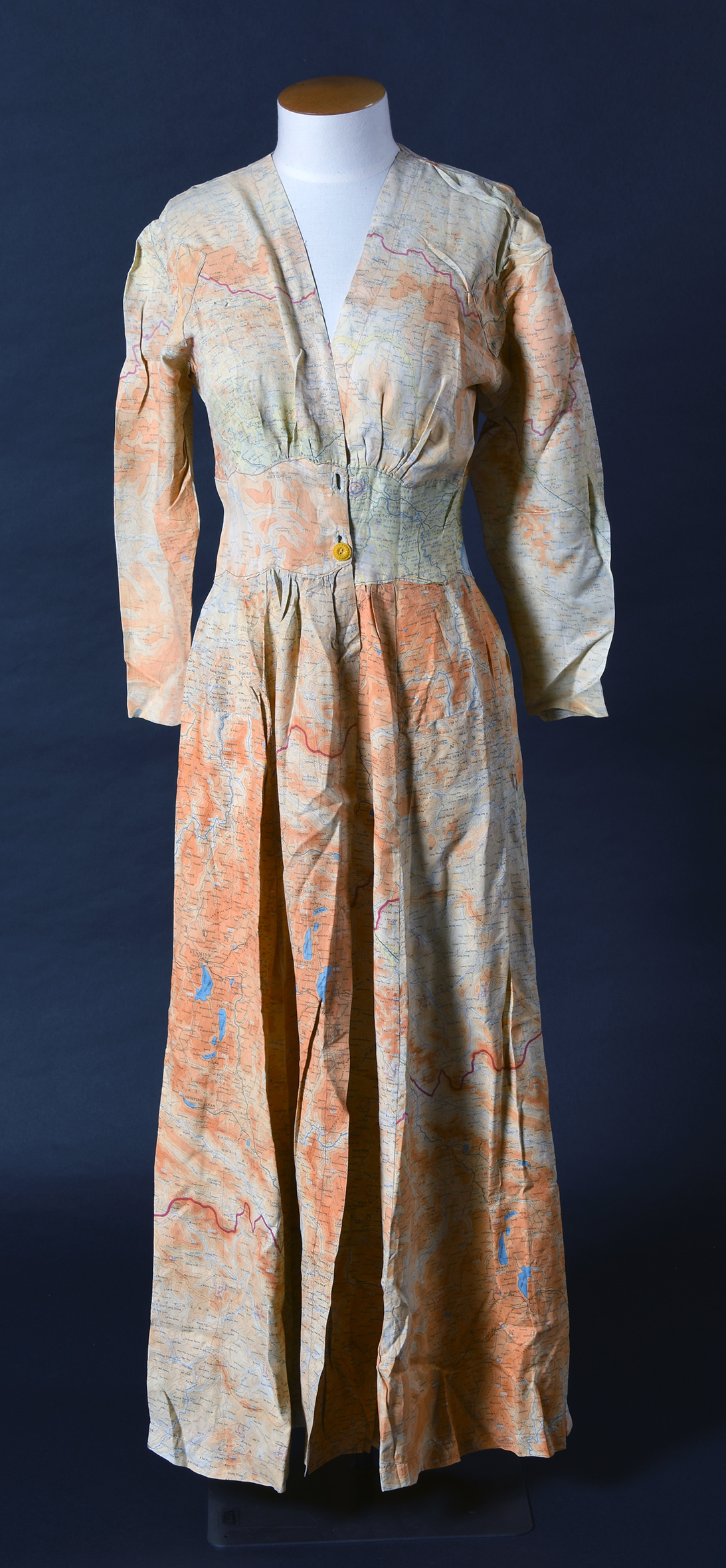 Military silk and resourceful fashion during World War Two - Air Force ...