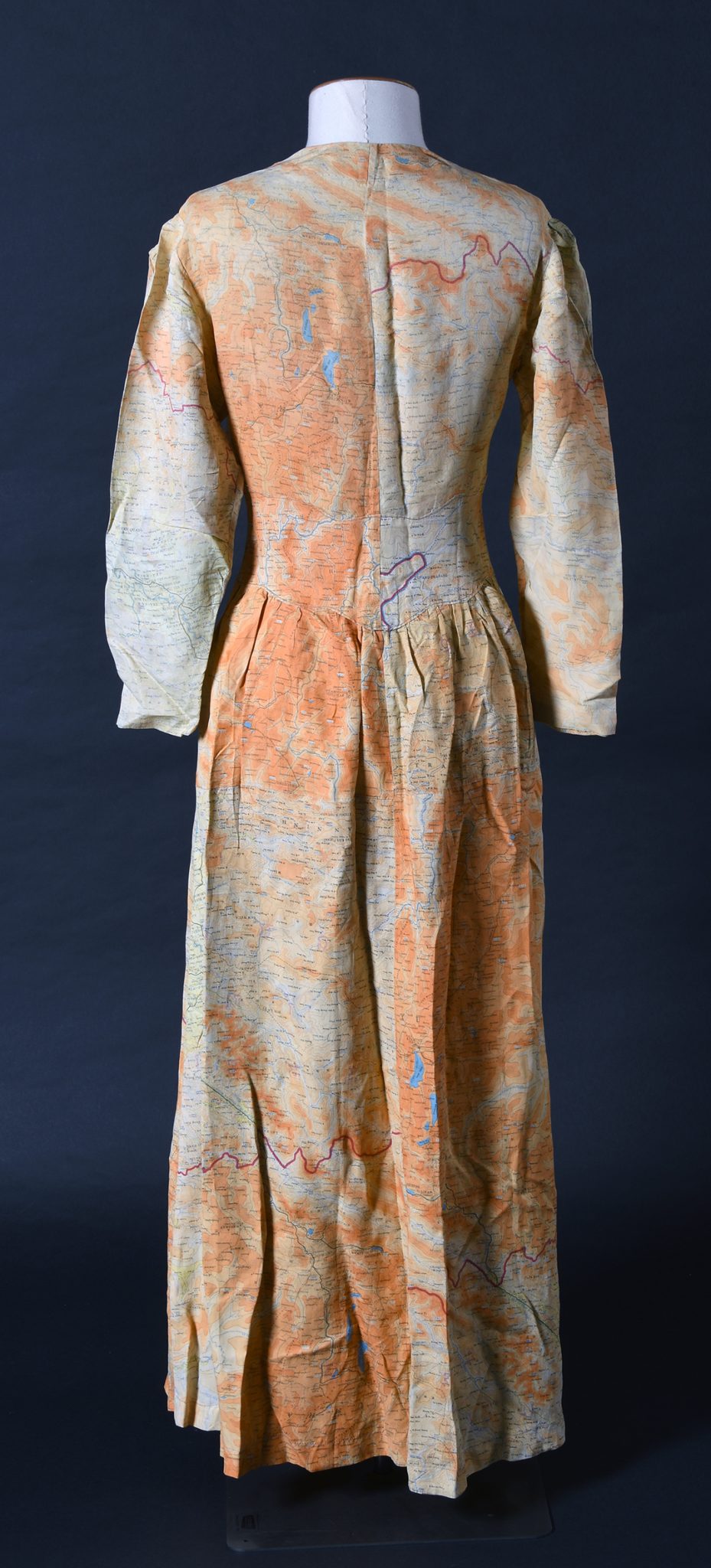 Military silk and resourceful fashion during World War Two - Air Force ...